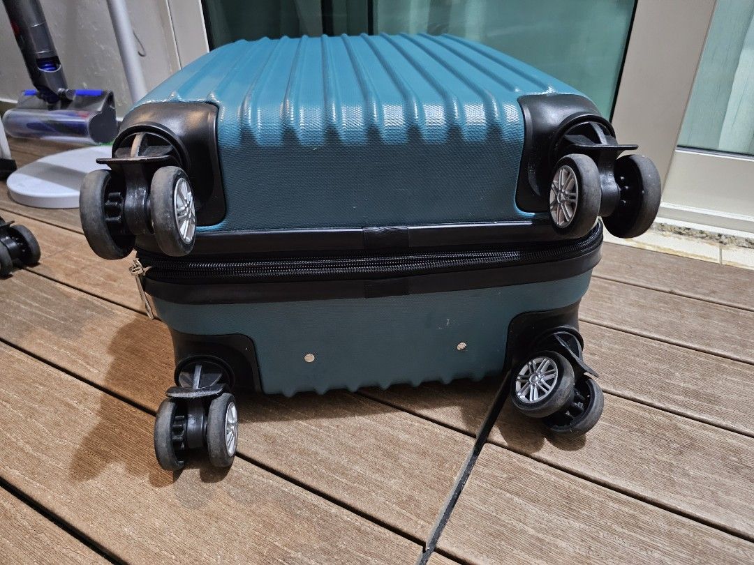 Slazenger Cabin Luggage 20" Expandable, Hobbies & Toys, Travel, Luggage ...