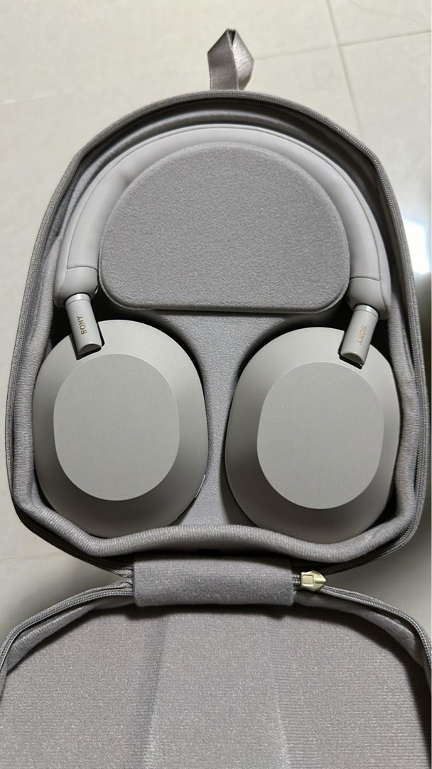 SONY xm5 headphones silver, Audio, Headphones & Headsets on Carousell