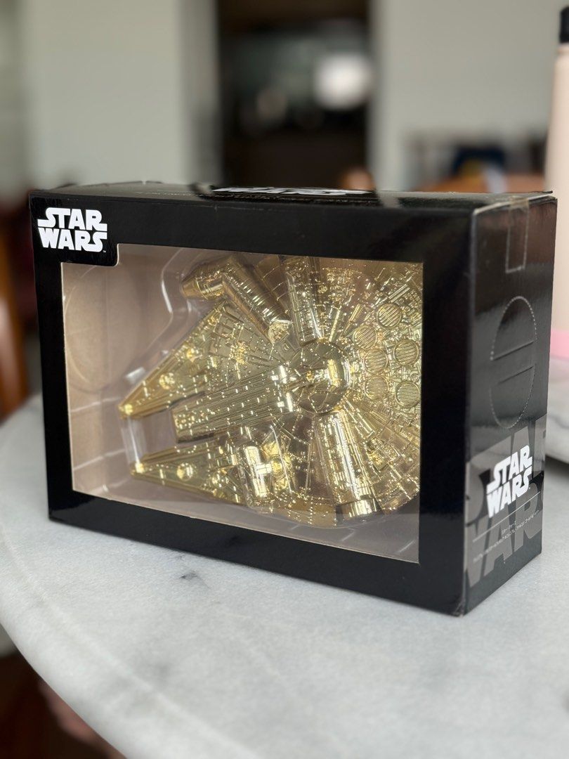 Star Wars Millennium Falcon SEGA Figurine Gold, Hobbies & Toys ...