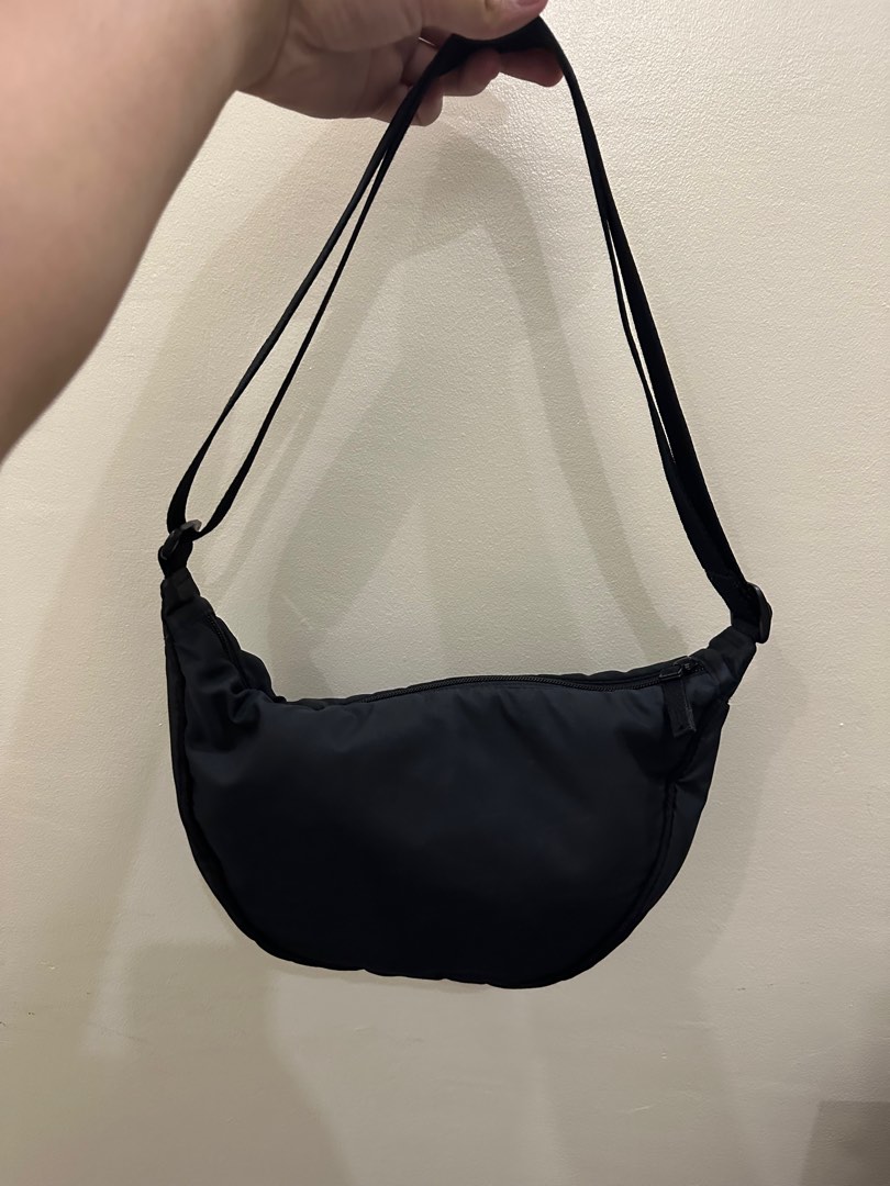 UNIQLO DUMPLING BAG, Men's Fashion, Bags, Sling Bags on Carousell