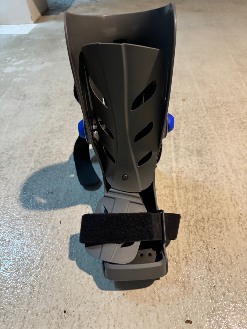 Ankle cast, Health & Nutrition, Braces, Support & Protection on Carousell