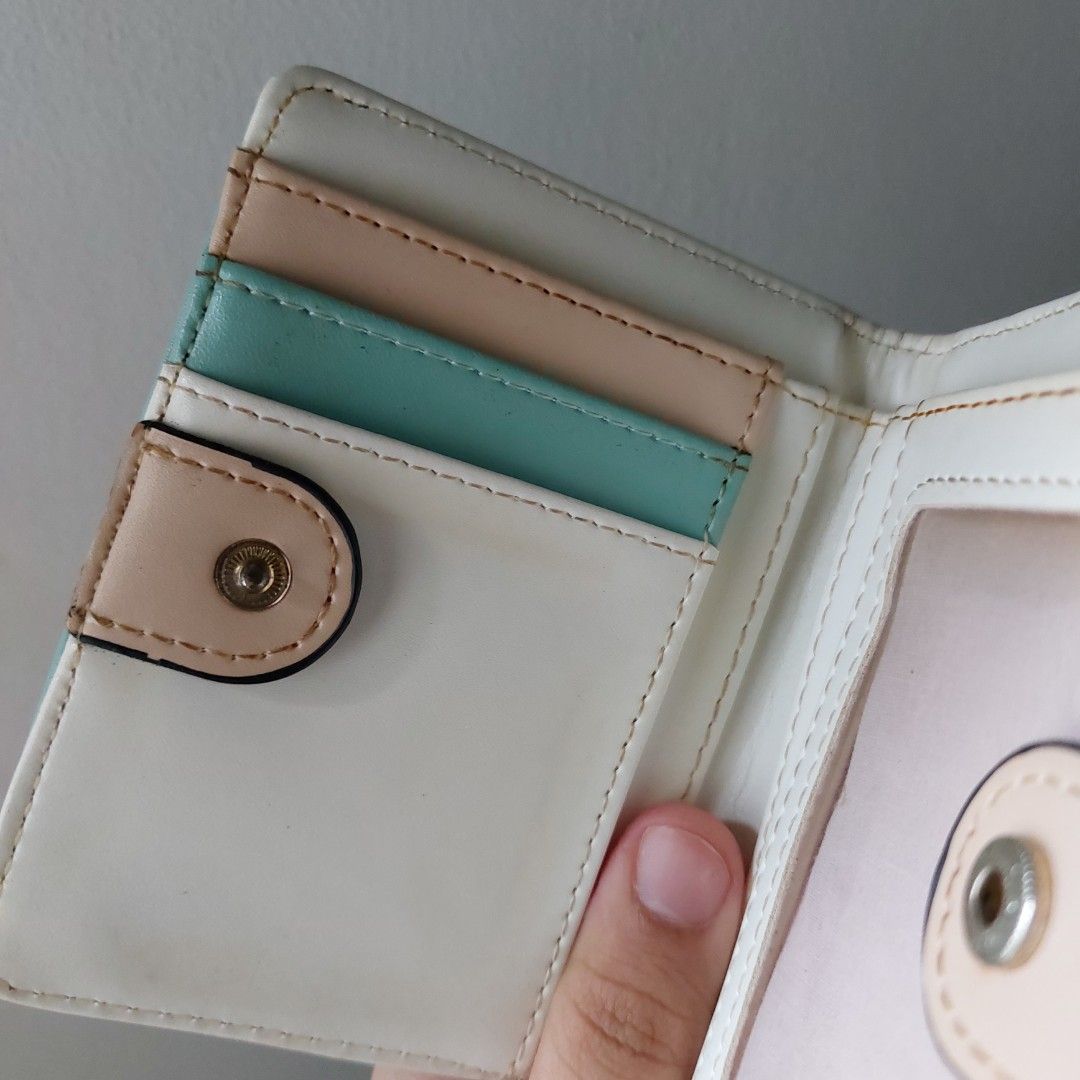 Bench Bifold Wallet, Women's Fashion, Bags & Wallets, Wallets & Card ...