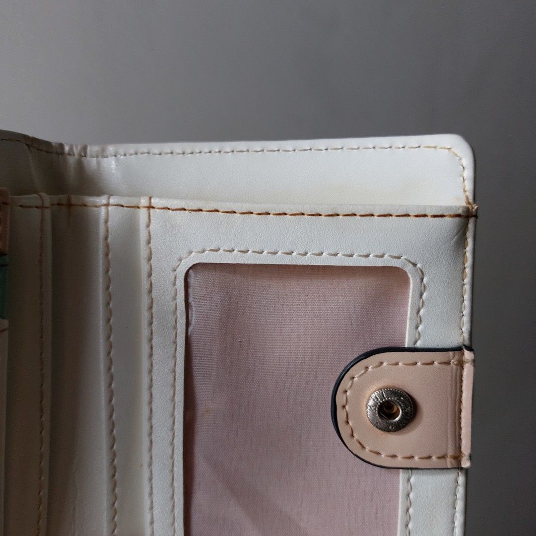 Bench Bifold Wallet, Women's Fashion, Bags & Wallets, Wallets & Card ...