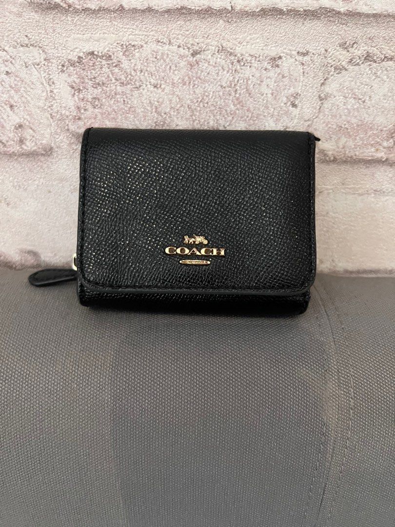Coach wallet, Women's Fashion, Bags & Wallets, Wallets & Card holders ...