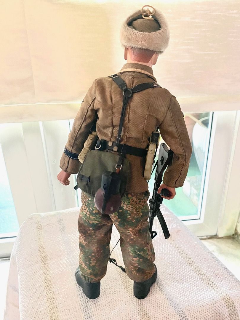 Dragon Hermann, Totenkopf Division NCO, Budapest 1945 (1/6 Scale or 12 ...