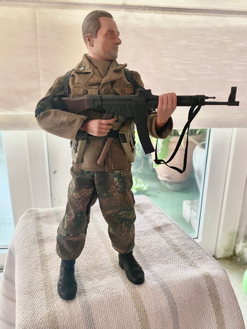 Dragon Hermann, Totenkopf Division NCO, Budapest 1945 (1/6 Scale or 12 ...