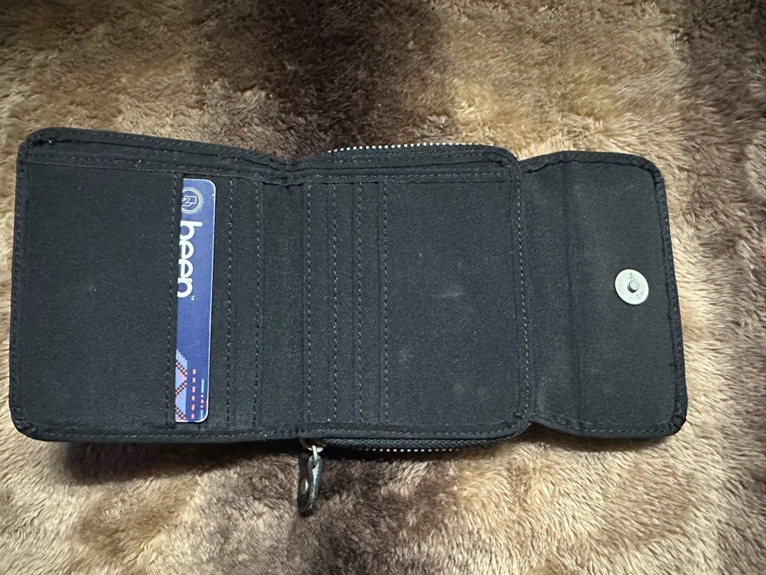 ELLE bifold wallet, Announcements on Carousell