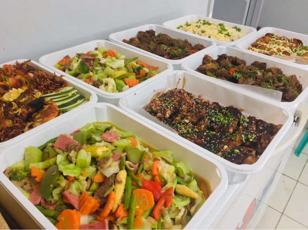 Food Tray Cater Tray Party, Food & Drinks, Local Eats on Carousell