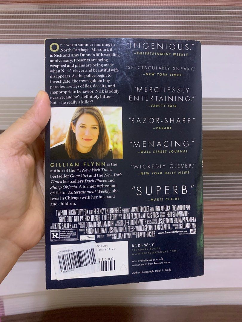 GONE GIRL by Gillian Flynn Book, Hobbies & Toys, Books & Magazines ...