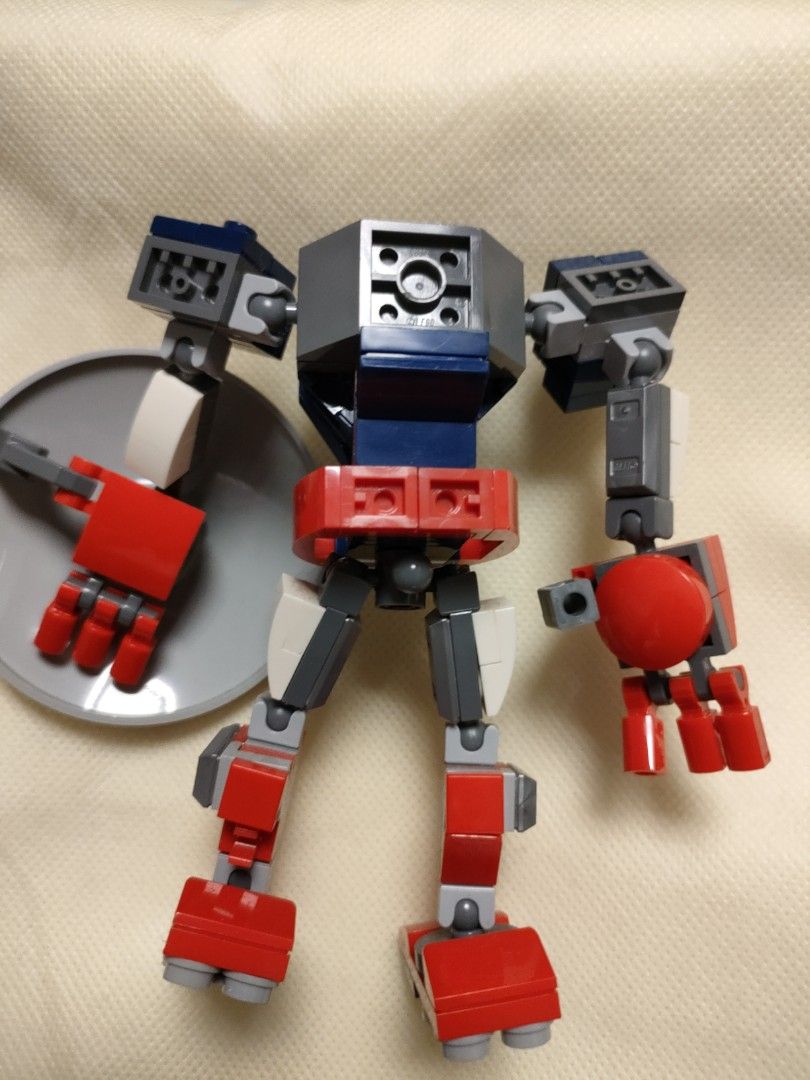 Lego captain America mech from 76168 set, 興趣及遊戲, 玩具 & 遊戲類 - Carousell