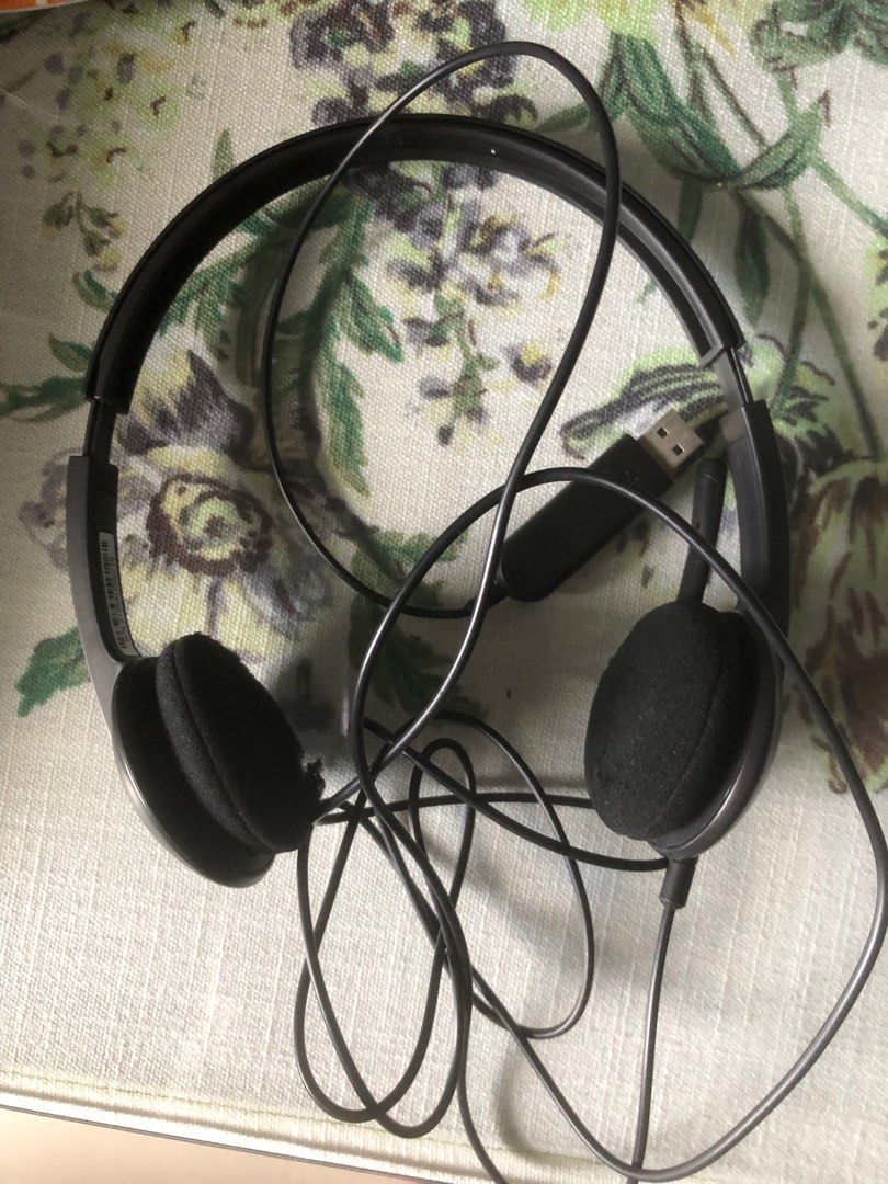 Logi Headset, Audio, Headphones & Headsets on Carousell