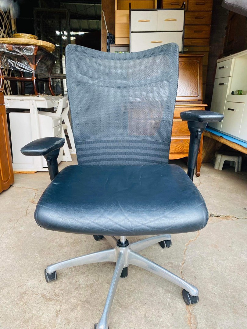 OKAMURA BLACK OFFICE CHAIR ADJUSTABLE HEIGHT ADJUSTABLE ARM REST ...