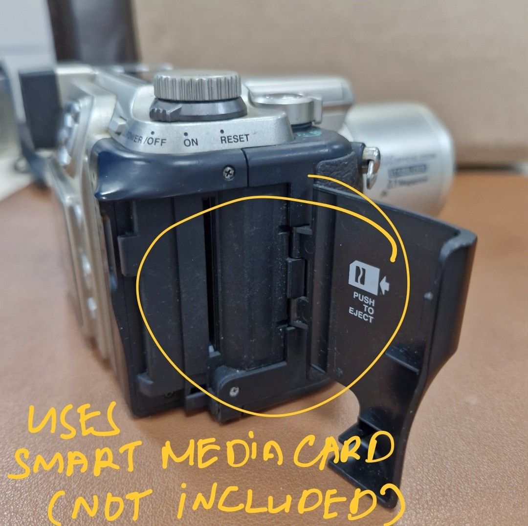 Olympus C2100UZ old school digicam, Photography, Cameras on Carousell