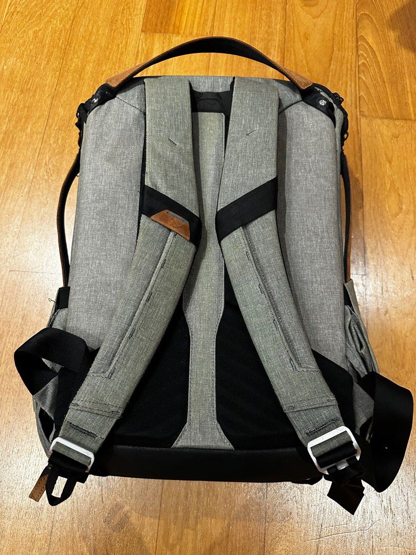 Peak Design Everyday Backpack v1 30L Grey, Men's Fashion, Bags ...