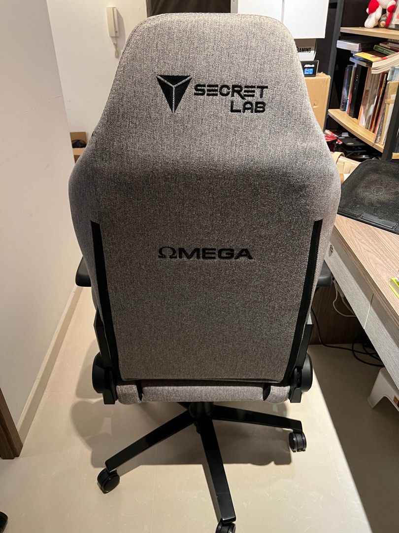 Secretlab Gaming Chair 2020 Cookies and Cream, Furniture & Home Living ...