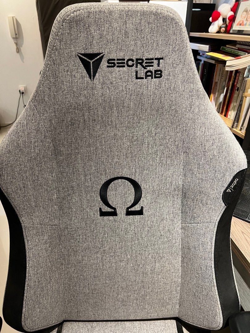 Secretlab Gaming Chair 2020 Cookies and Cream, Furniture & Home Living ...