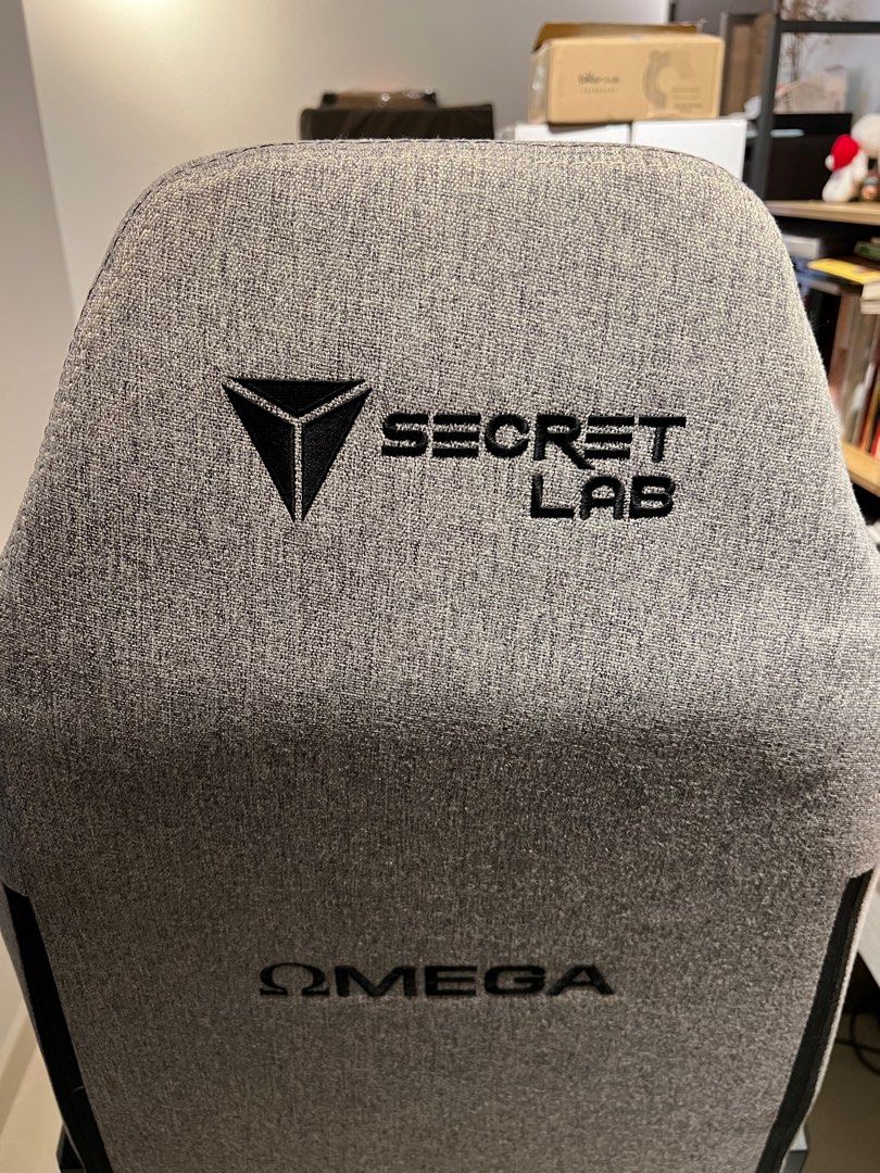 Secretlab Gaming Chair 2020 Cookies and Cream, Furniture & Home Living ...