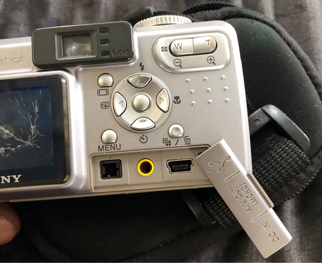 SONY CyberShot DSC-P10 Made in JAPAN, Photography, Cameras on Carousell