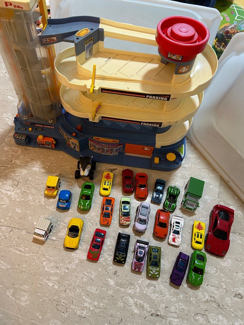 Tomica Toy Car Garage/ Multi storey carpark, Hobbies & Toys, Toys ...