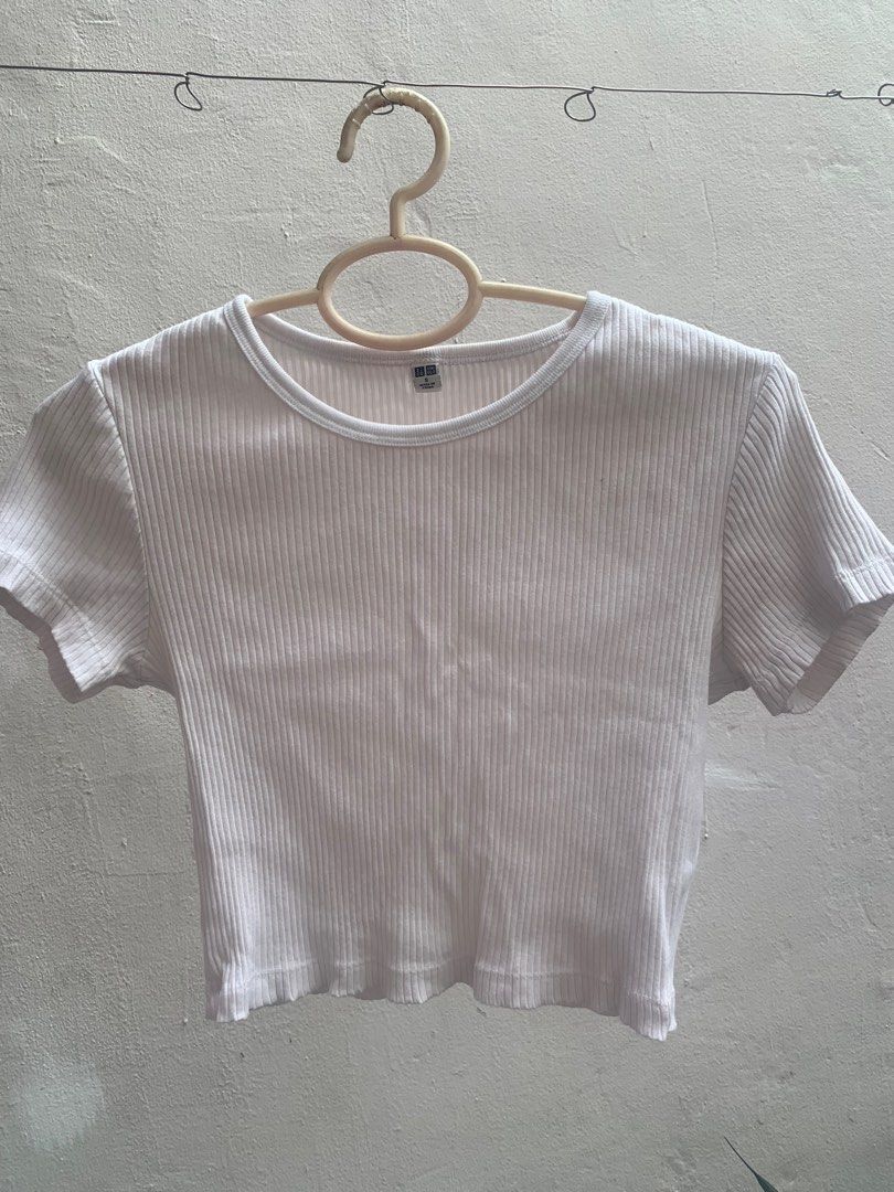 uniqlo basic top, Women's Fashion, Tops, Shirts on Carousell