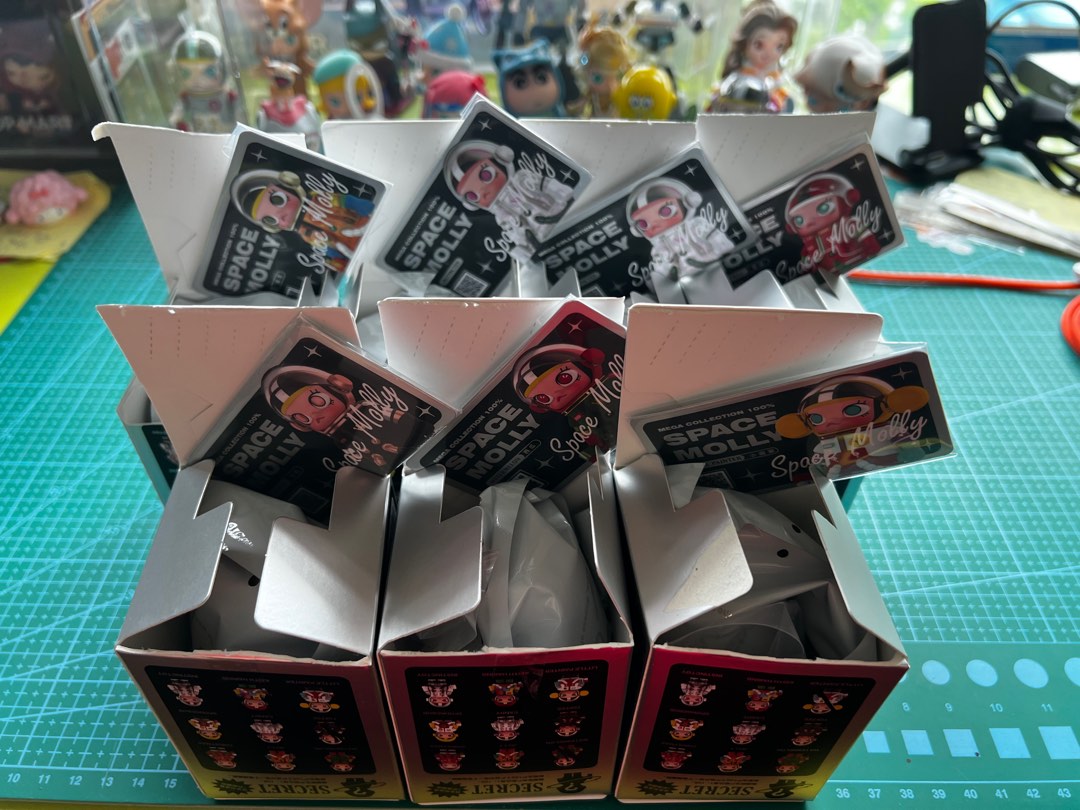 WTS / WTT popmart Space Molly version 1, Hobbies & Toys, Toys & Games ...