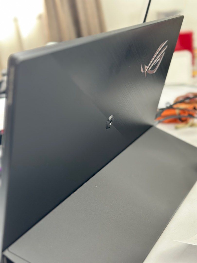 Asus ROG Strix 17.3" 1080p portable monitor (240Hz), Computers & Tech ...