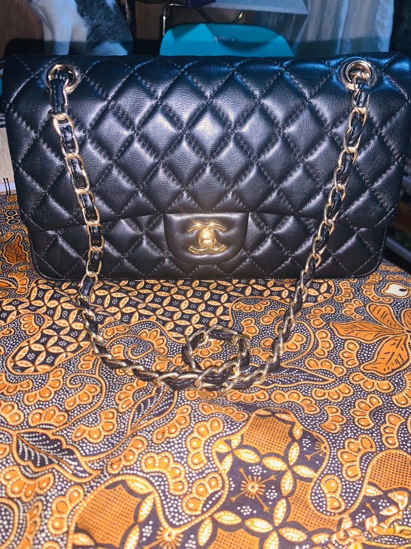 Chanel holo sticker’ ukay source with issue po sya ha. ask for more ...