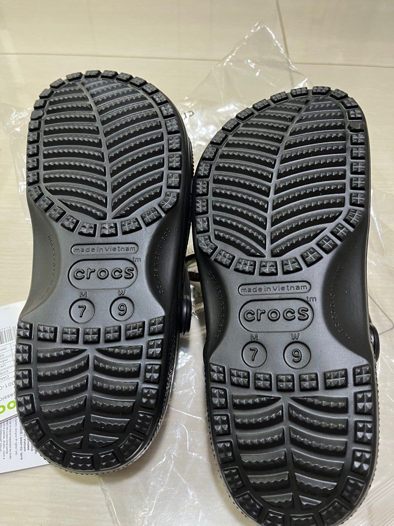 Crocs Classic Brand new, Men's Fashion, Footwear, Flipflops and Slides ...