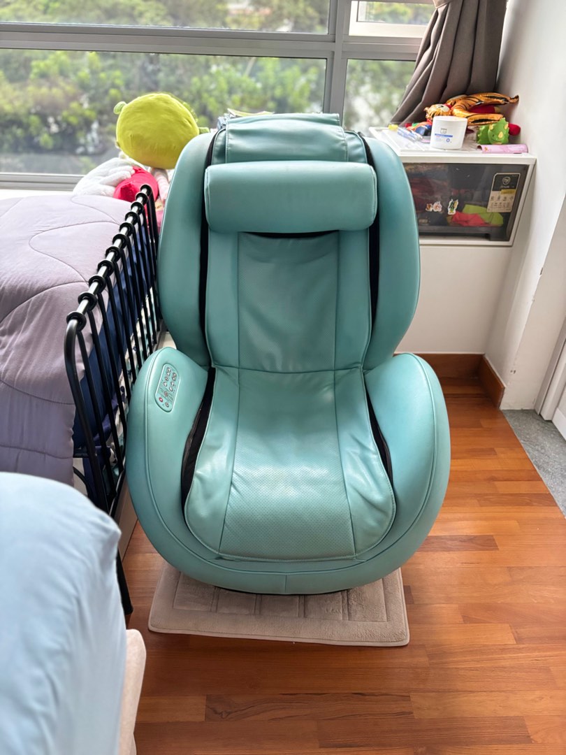 Osim uDivine mini massage chair, Health & Nutrition, Massage Devices on ...