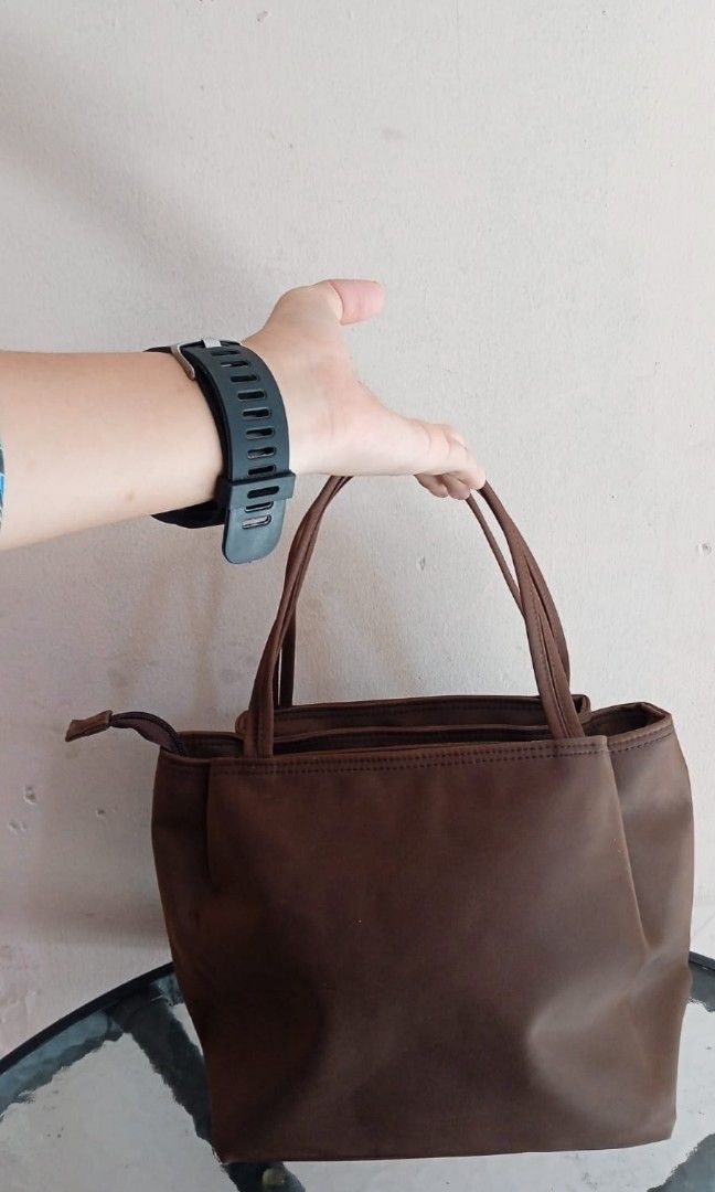 Plain wind handle bag, Fesyen Wanita, Tas & Dompet di Carousell