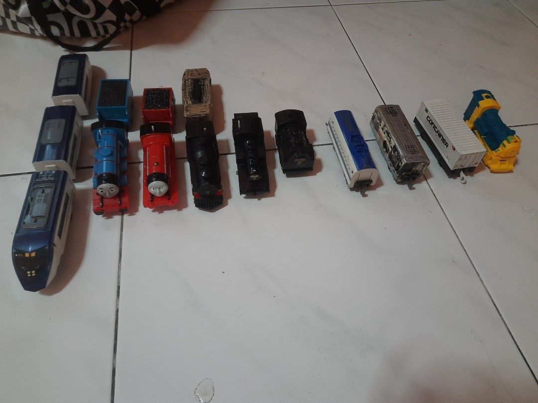 Plarail/Trackmaster Trains, Carriages and Tracks, Hobbies & Toys, Toys ...