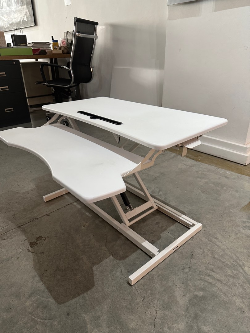 Portable sit-stand table. Adjustable height table. Standing desk ...