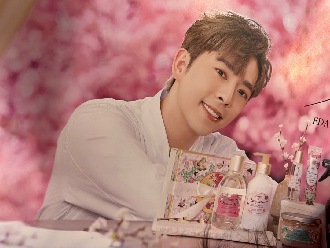 (實物拍攝-Poster) SABON x EDAN @ MIRROR 大頭特寫, 興趣及遊戲, 收藏品及紀念品, 明星周邊 - Carousell