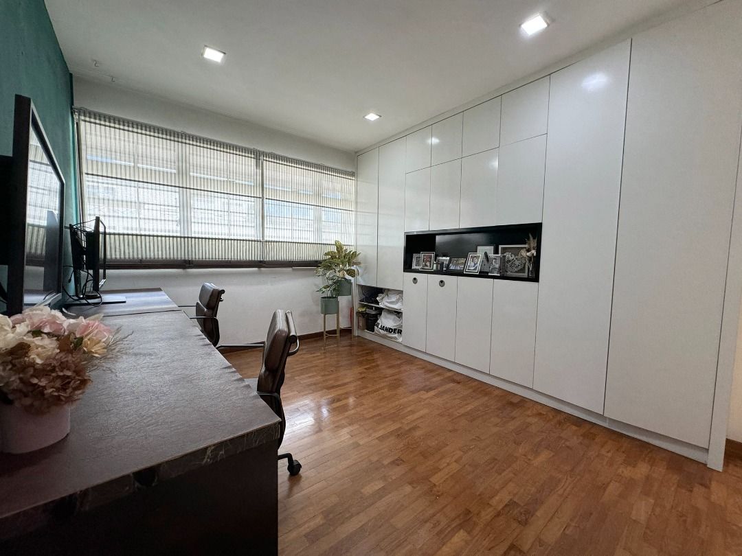 Pristine HUGE Executive Apartment MRT Downstairs (Entire House Whole ...