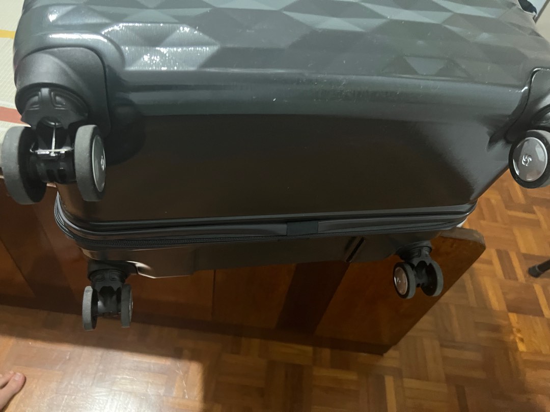 Samsonite polygon 75/28, Hobbies & Toys, Travel, Luggage on Carousell