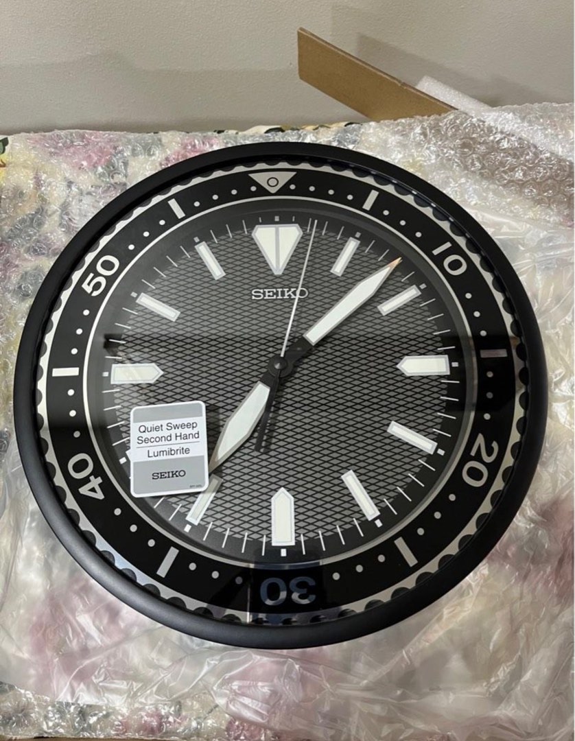 Seiko Quiet Sweep Second Hand LumiBrite Wall Clock, Furniture & Home ...