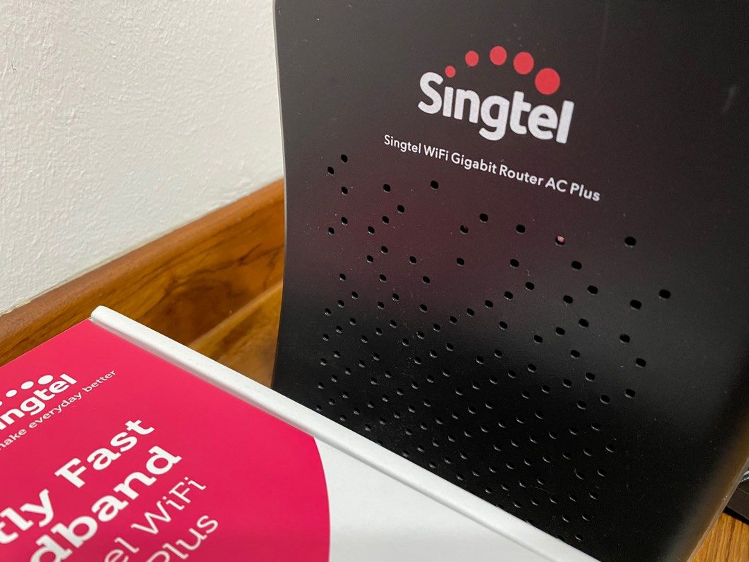 Singtel Wifi Gigabit Router AC Plus, Computers & Tech, Parts ...