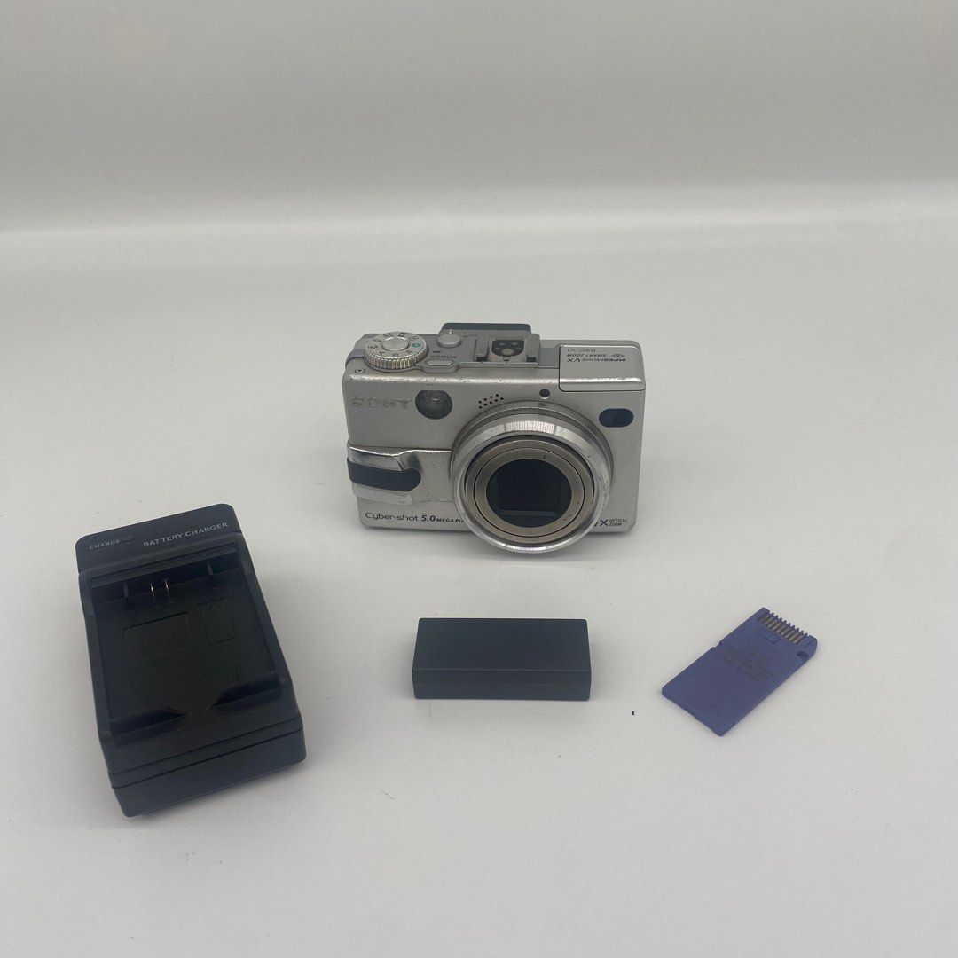 Rare Sony DSC V1 Digicam Nightshot, Photography, Cameras on Carousell