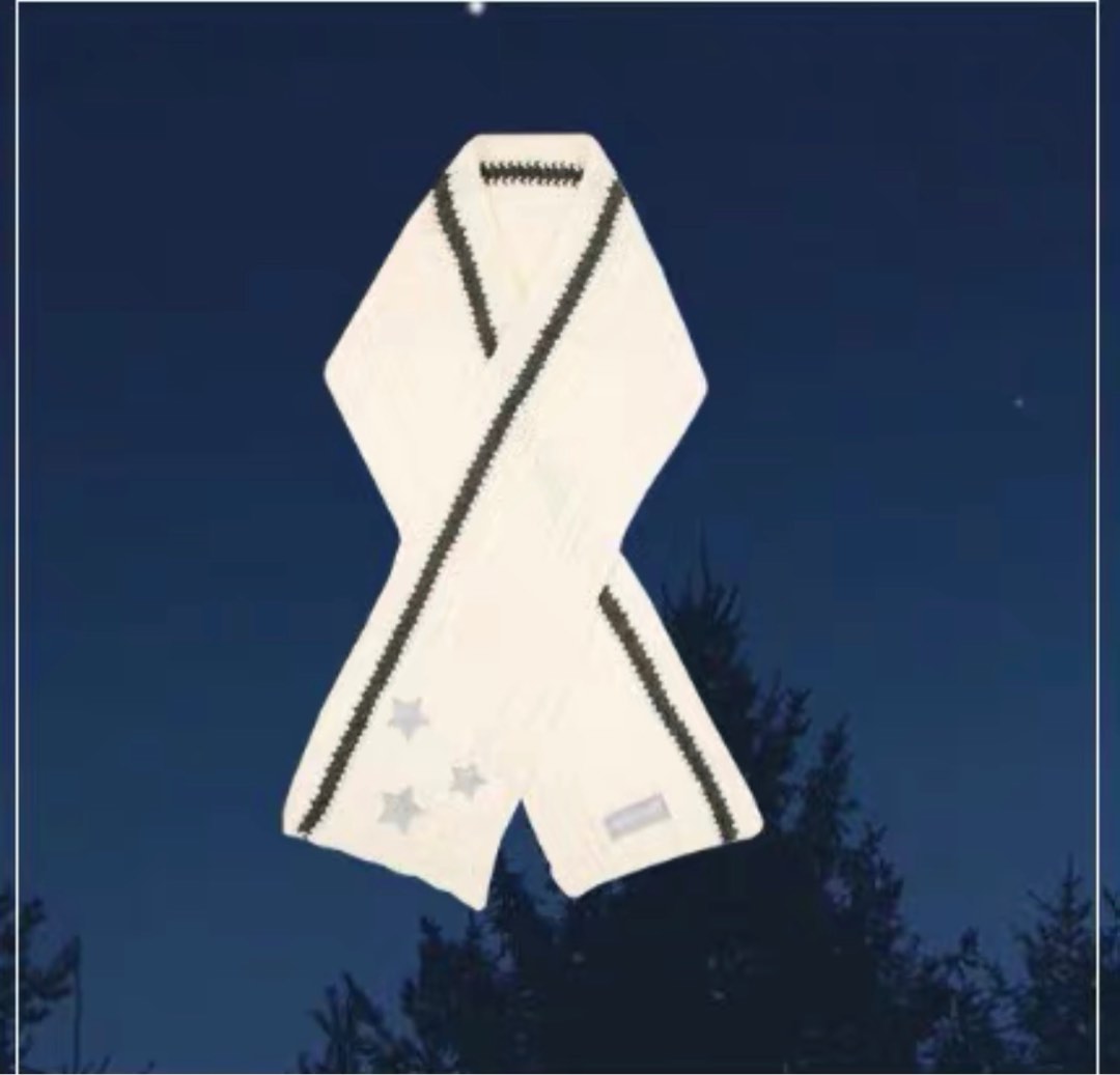 TAYLOR SWIFT FOLKLORE SCARF, Hobbies & Toys, Collectibles & Memorabilia ...