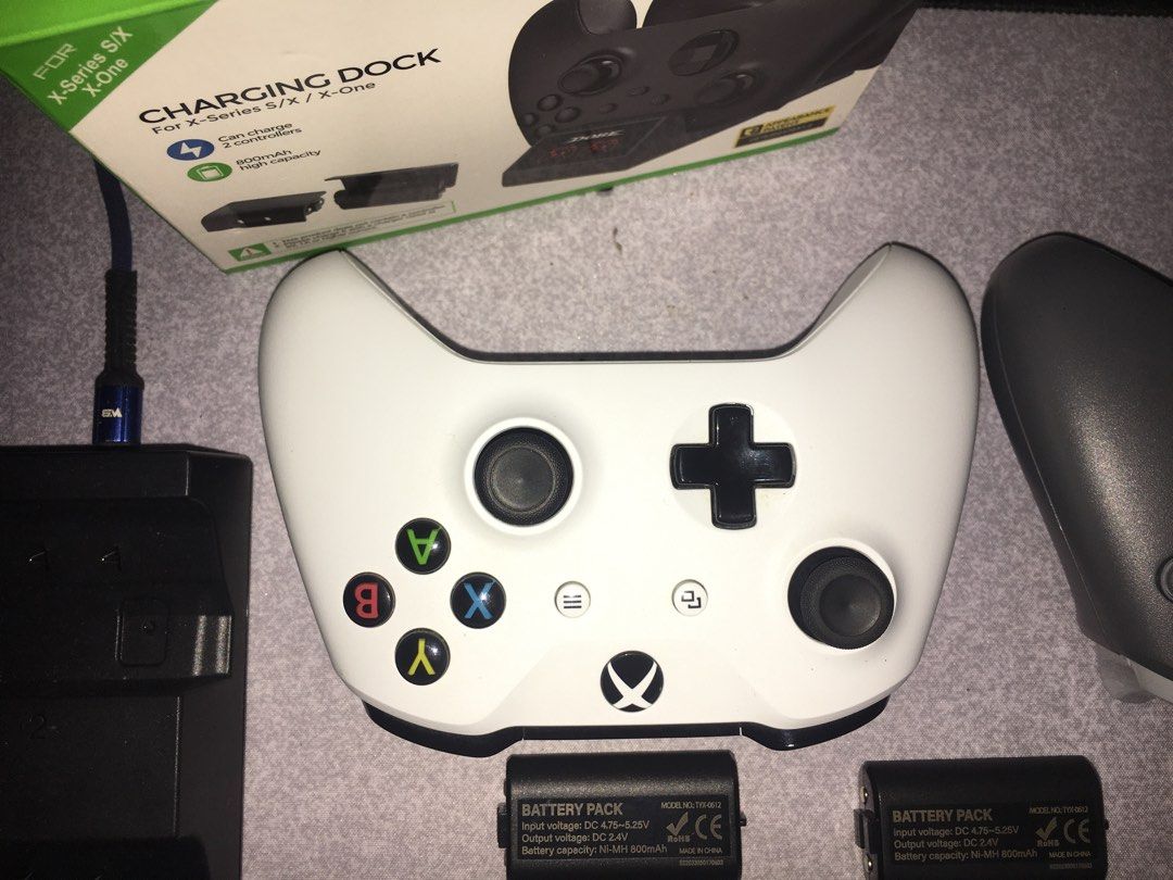 Xbox one controller with charging dock, Computers & Tech, Parts ...