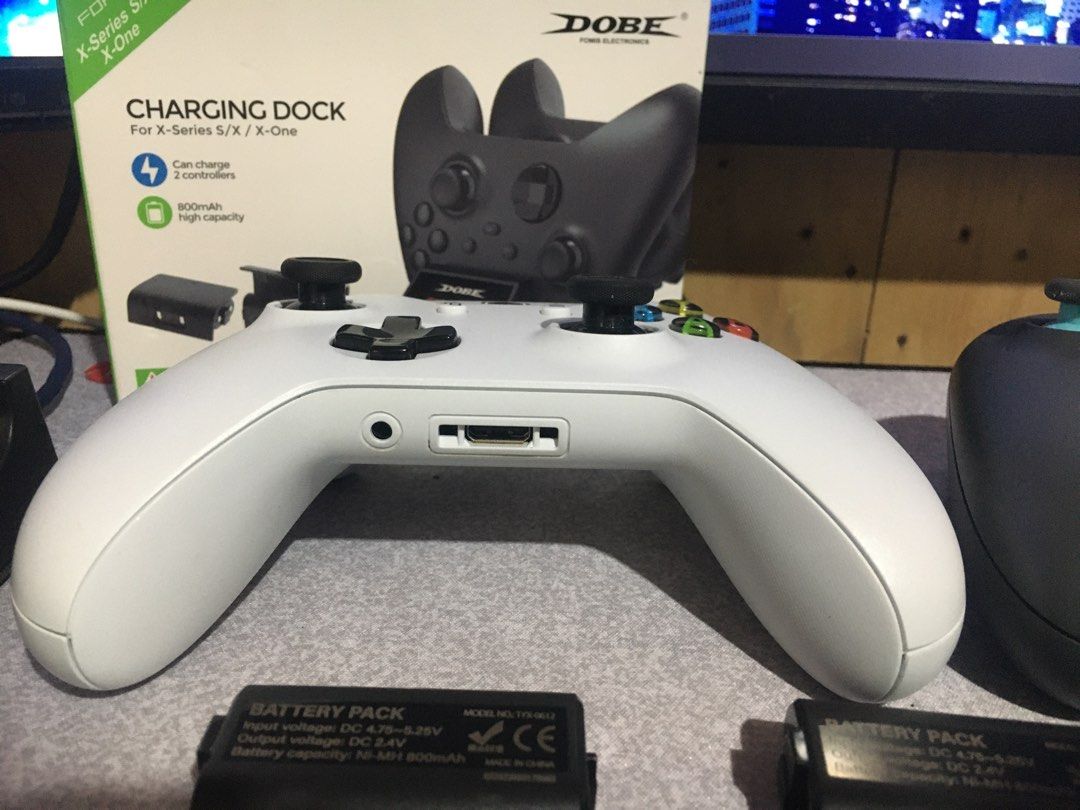 Xbox one controller with charging dock, Computers & Tech, Parts ...