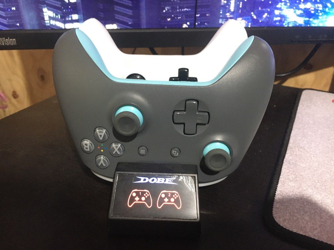 Xbox one controller with charging dock, Computers & Tech, Parts ...