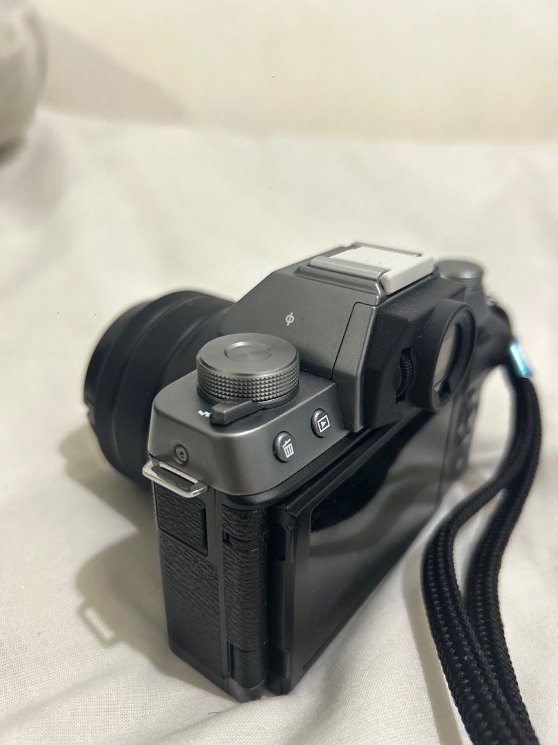 XT100 for Sale - good as new, Photography, Cameras on Carousell