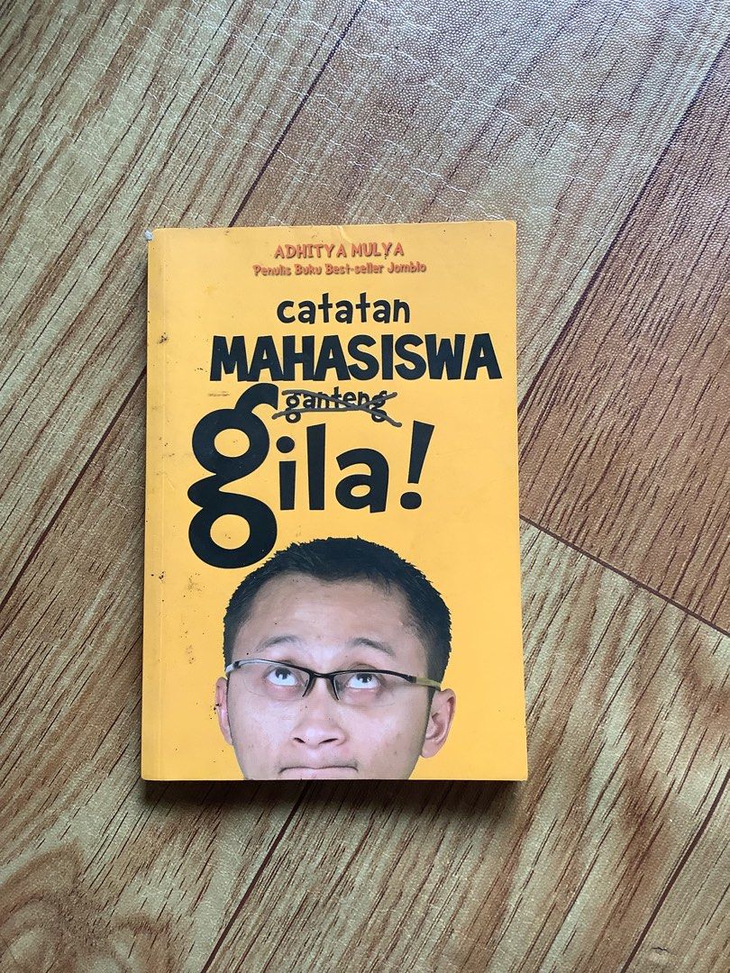 Buku Bacaan Catatan Mahasiswa Gila, Buku & Alat Tulis, Buku di Carousell