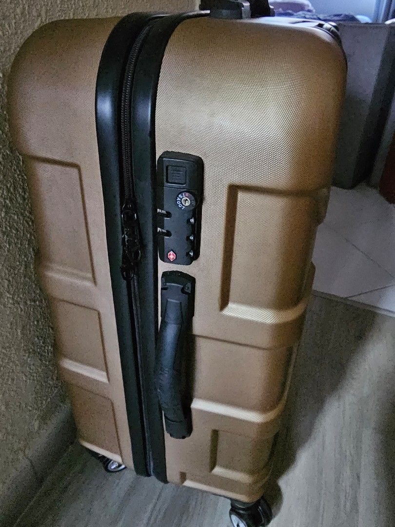 Caterpillar Luggage 27 inch, Hobbies & Toys, Travel, Luggage on Carousell