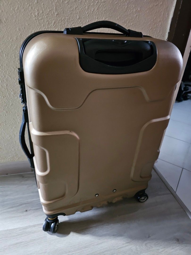 Caterpillar Luggage 27 inch, Hobbies & Toys, Travel, Luggage on Carousell