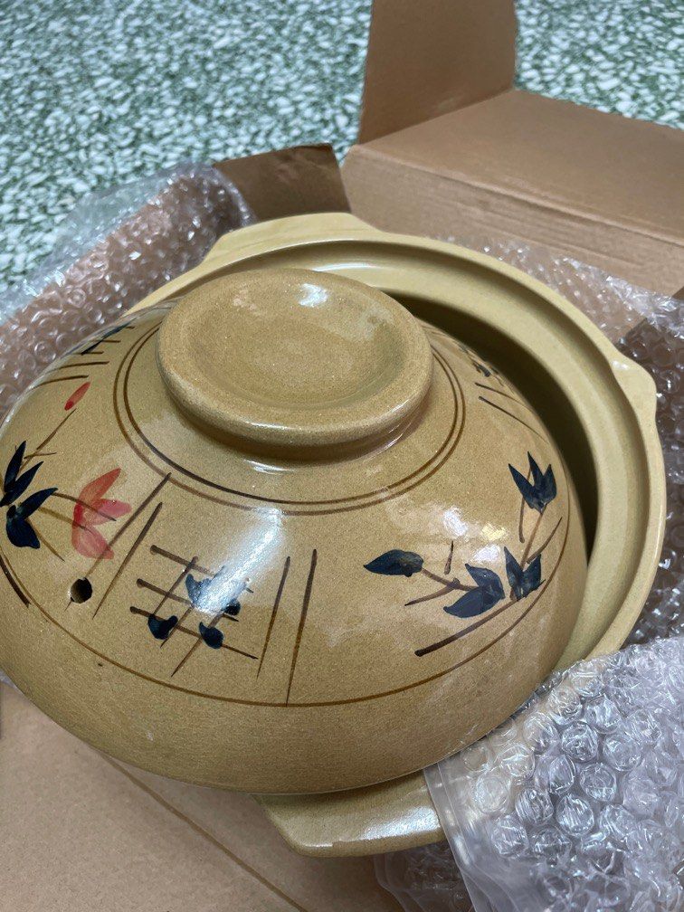Claypot, Furniture & Home Living, Kitchenware & Tableware, Cookware & Accessories on Carousell