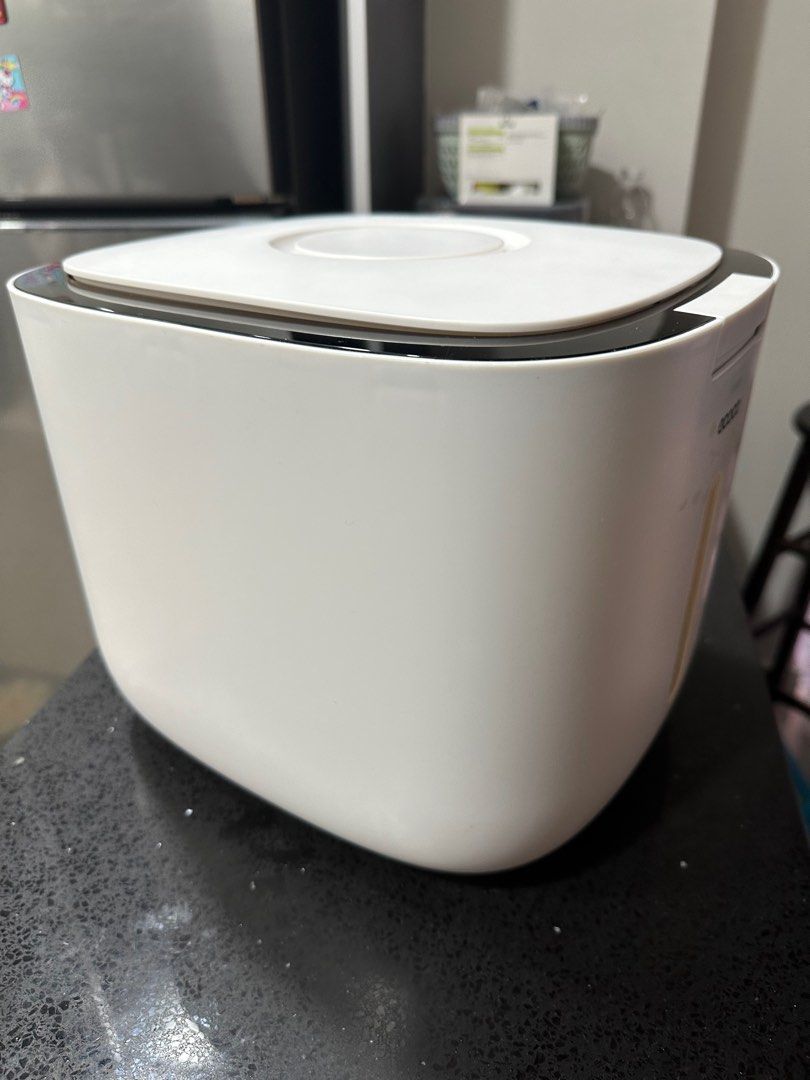 Ecoco Rice Storage Box 10kg, Furniture & Home Living, Kitchenware ...