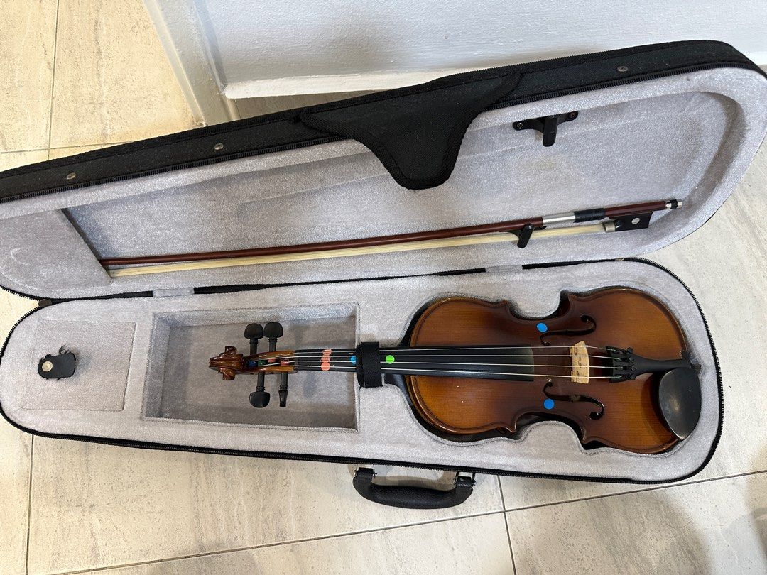 Eurostring 1/4 violin, Hobbies & Toys, Music & Media, Musical ...