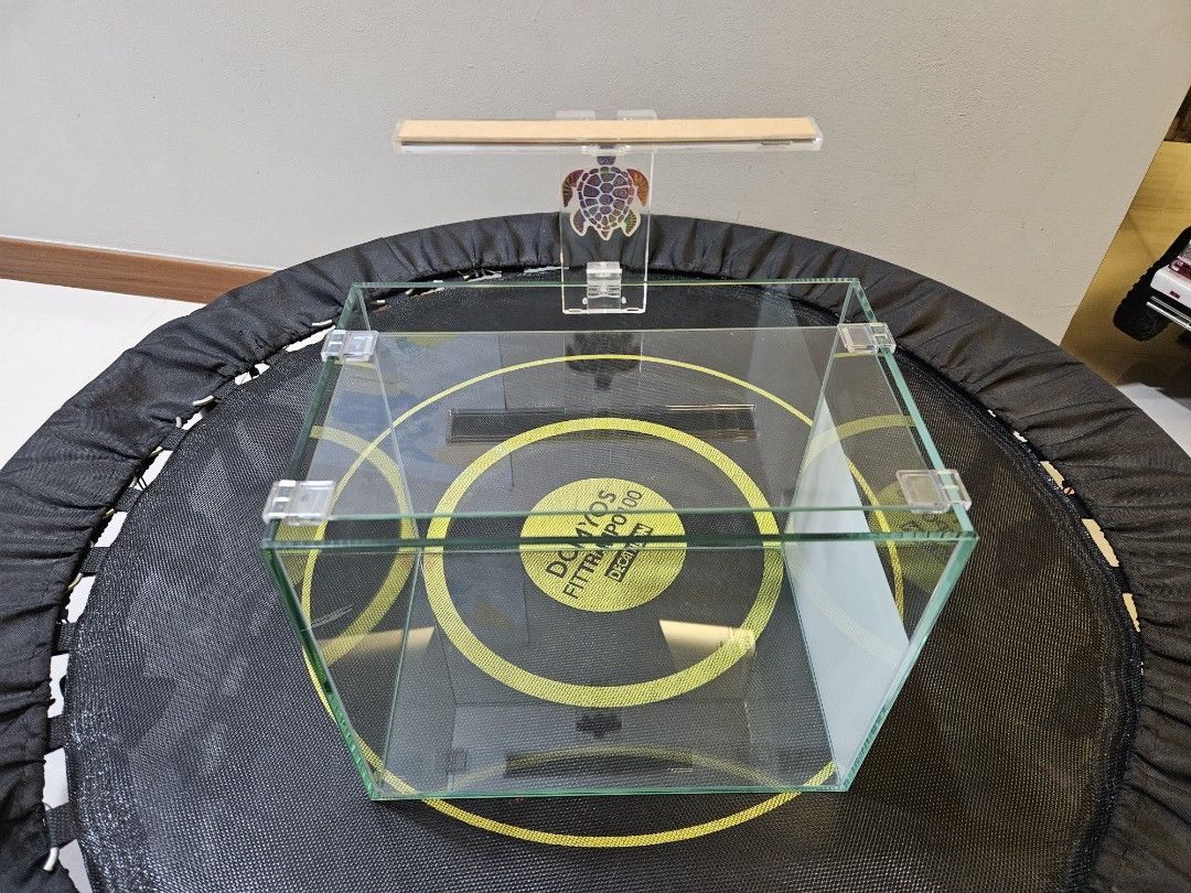 GEX 30L x 20W x 25H without Lightning, Pet Supplies, Homes & Other Pet Accessories on Carousell